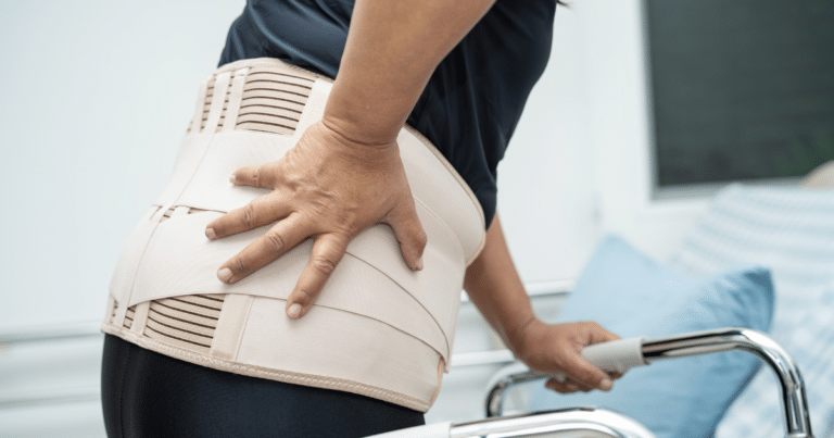 When to See a Spine Specialist New Jersey | Back Pain